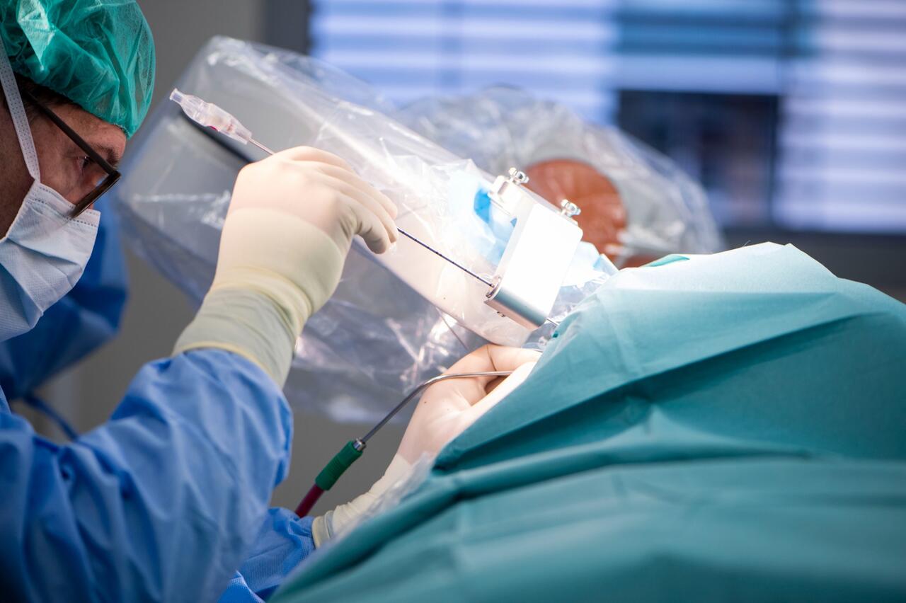 Robots revolutionize neurosurgery | Naratek